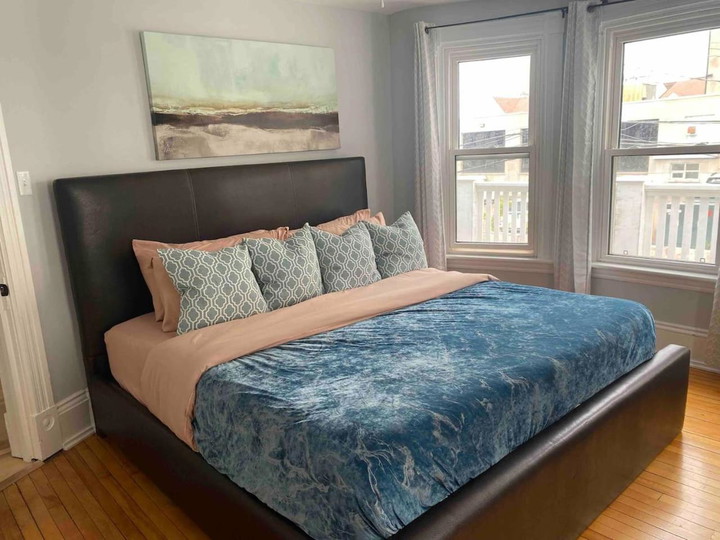 86b King Bed - Steps To Victoria Row - Charlottetown