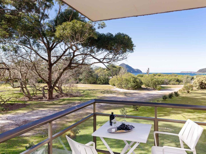 Intrepid 1 3 Intrepid Close Amazing Views Of Shoal Bay Only 100m From The Beach - Hawks Nest