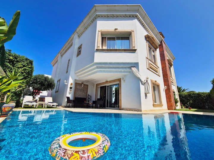 L'orchidée - Villa De Luxe Avec Piscine Chauffée, Ascenseur Privatif Et Vue Sur Le Lac De Tunis - Tunis