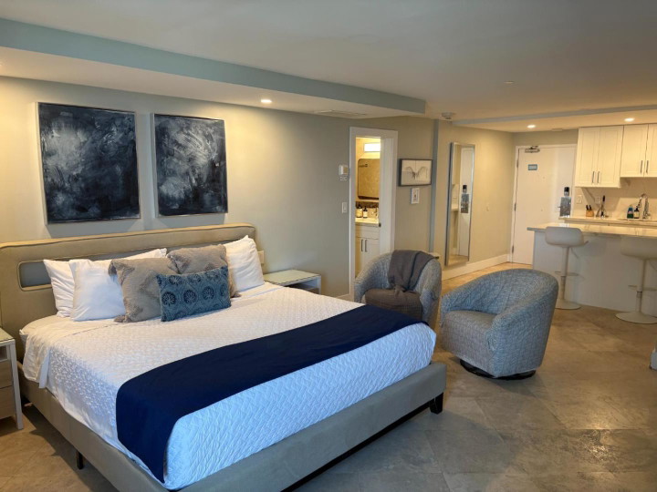 Oceanfront Sunrise Escape Condo - Beach & Pool - Fort Lauderdale, FL