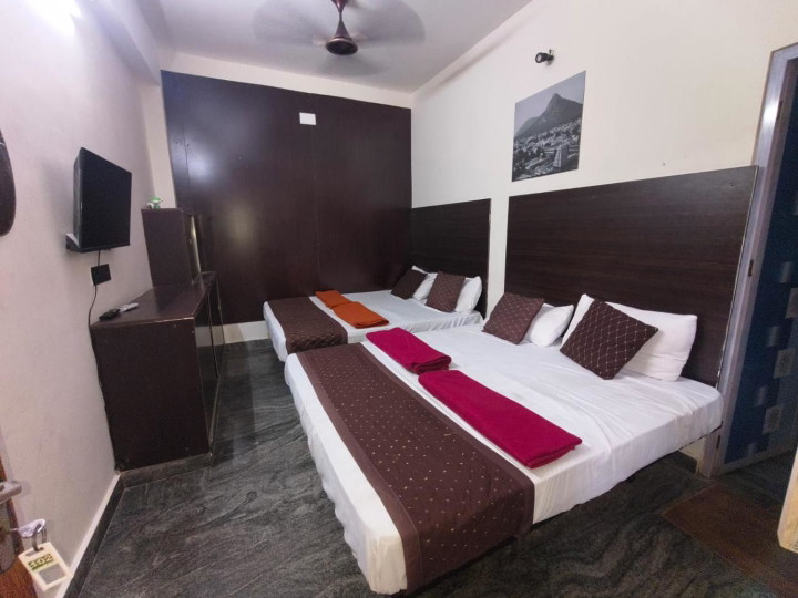 Shree Saraswathi Sri Family Residency Non Ac Rooms - Tiruvannamalai