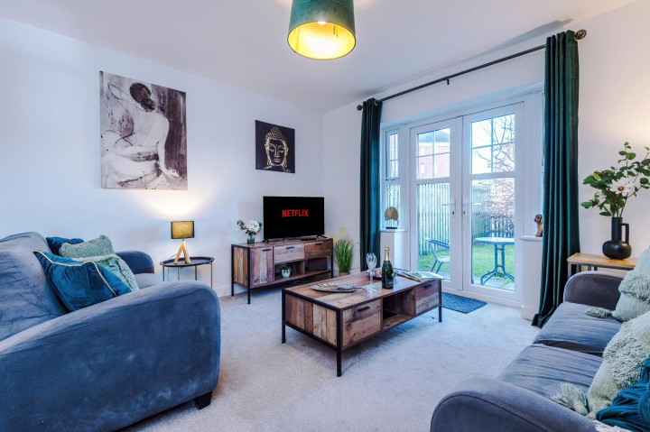 Modern 4-bed Townhouse In Crewe By 53 Degrees Property, Ideal For Contractors & Business, Free Parking - Sleeps 8 - Vương Quốc Anh