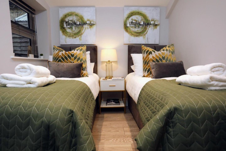 Aisiki Apartments At Stanhope Road, North Finchley, Airconditioned Multiple 2 Or 3-bedroom, Pet Friendly Duplex Flats, King Or Twin Beds With Free Wi-fi - Barnet