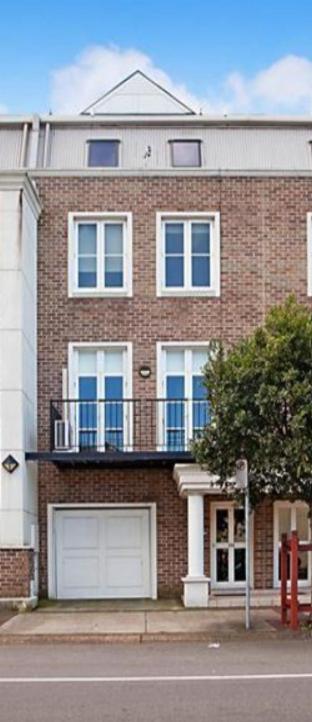 Newcastle Wharfside Retreat - City, Harbour And Beach Stay - Newcastle