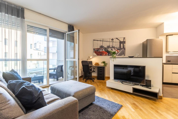 Lodi Stazione - Milano 25 Min, Free Parking - Lodi