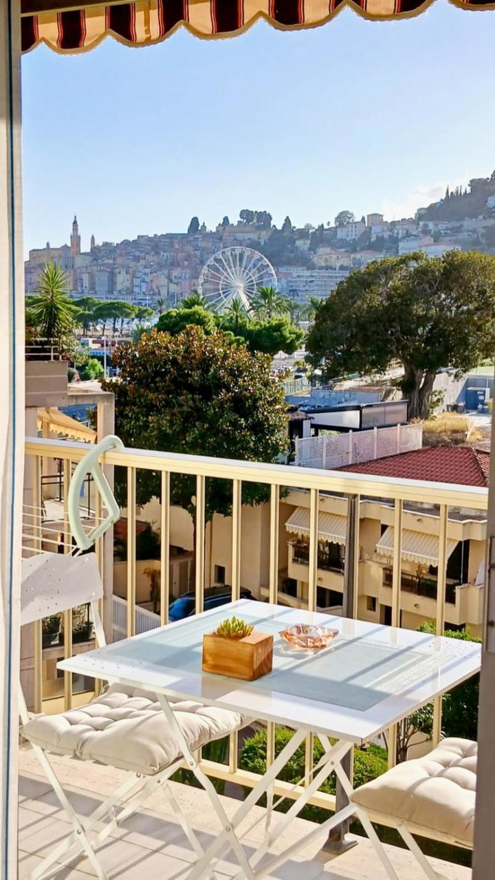 Studio Calme Bord De Mer Balcon Avec Vue Sur Menton, Ascenseur, Climatisation, Ideal Location Quiet Near Sea, Balcony With City View, Elevator, Ac - Menton
