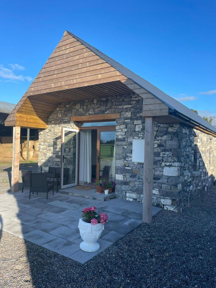 Welcome To Dc's Cottage - Thurles
