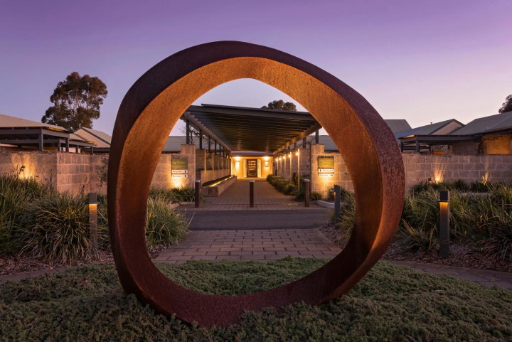 The Louise, Beckons - Tanunda