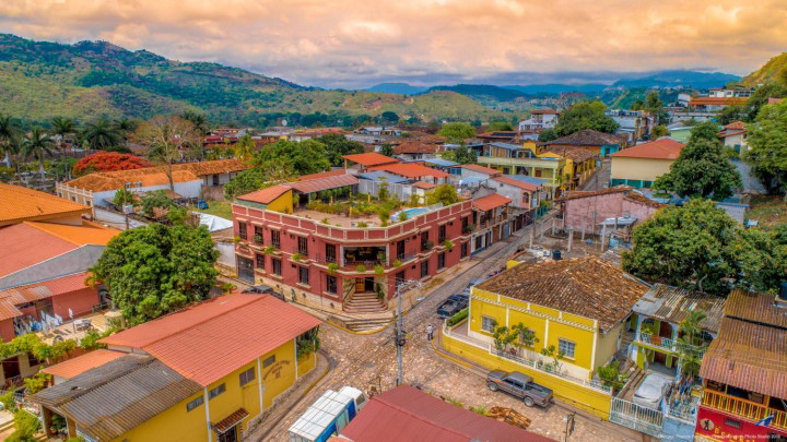 Hotel Acropolis Maya - Honduras