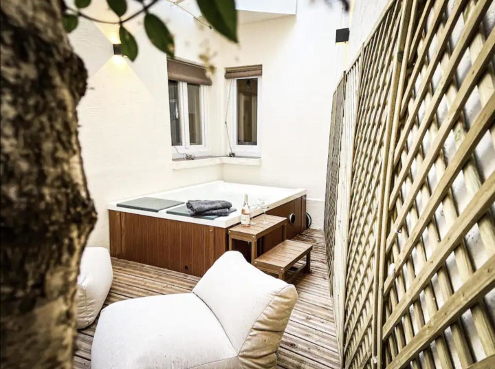 Suite Luxueuse Avec Jardin Privatif Et Jacuzzi - Gentilly