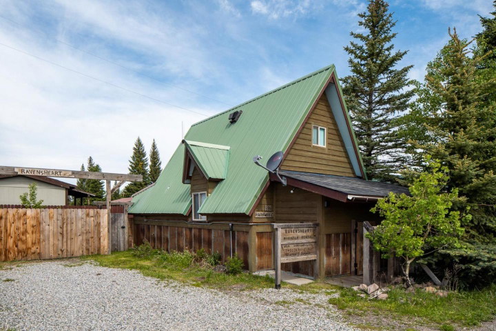 Cozy Studio Getaway In West Yellowstone, Just 1 Minute To The Park! Raven's Heart - West Yellowstone, MT