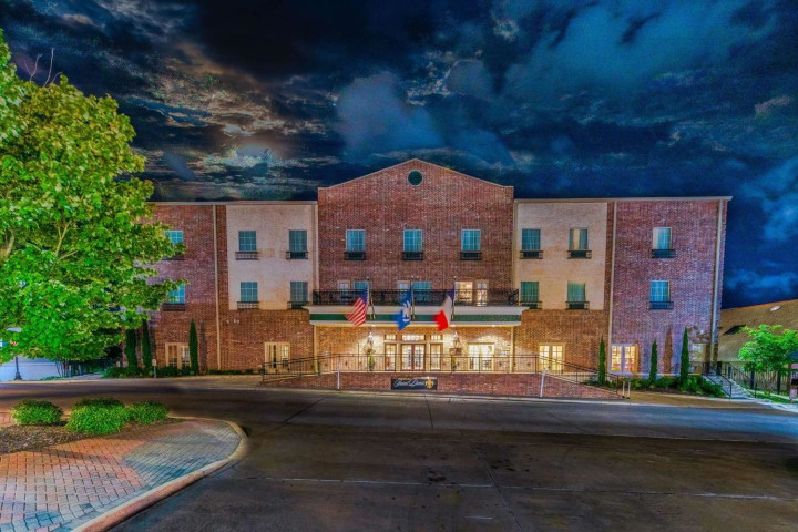 Chateau Saint Denis Hotel - Natchitoches, LA