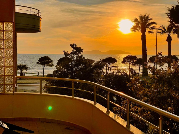 Seaside Stay-private Parking-prime Location - Albania