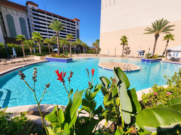Brand New!laketown Wharf 334! Beautiful 3 Bd, Great Amenities, And Great Location - Florida