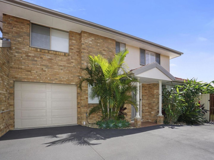 44 Oaks Avenue - The Entrance