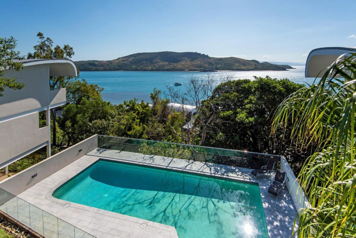 Waves 3 Luxury 3 Bedroom Endless Ocean Views Central Location + Buggy - Hamilton Island