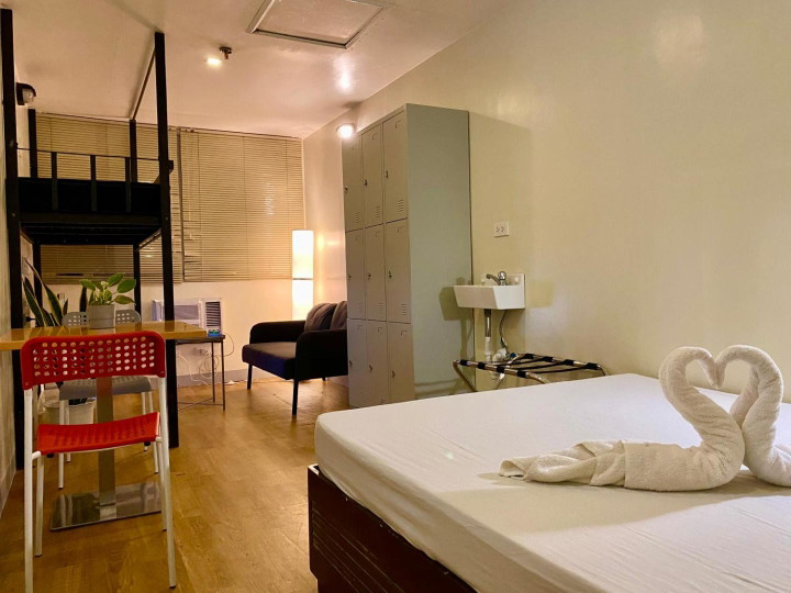 Burgos Hub Hostel - Pasay