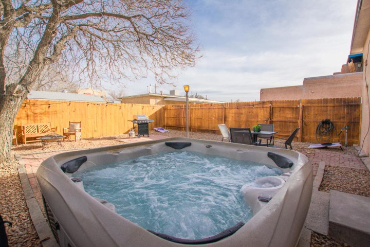 Grandma's Old Town Adobe House! Private Hot Tub-close To Old Town-pet Friendly-no Pet Fee! - New Mexico