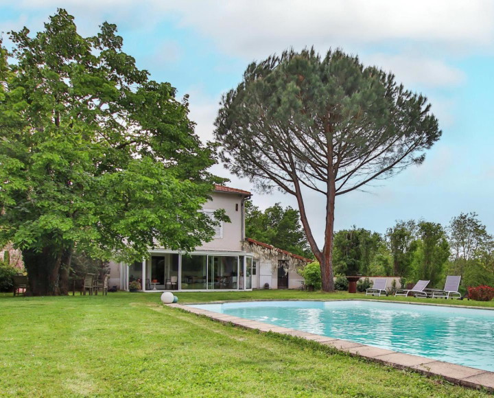 Domaine D'aromm - Chambres D'hotes & Gites - Piscine, Jacuzzi, Etangs & Animaux - Au Calme - Roanne