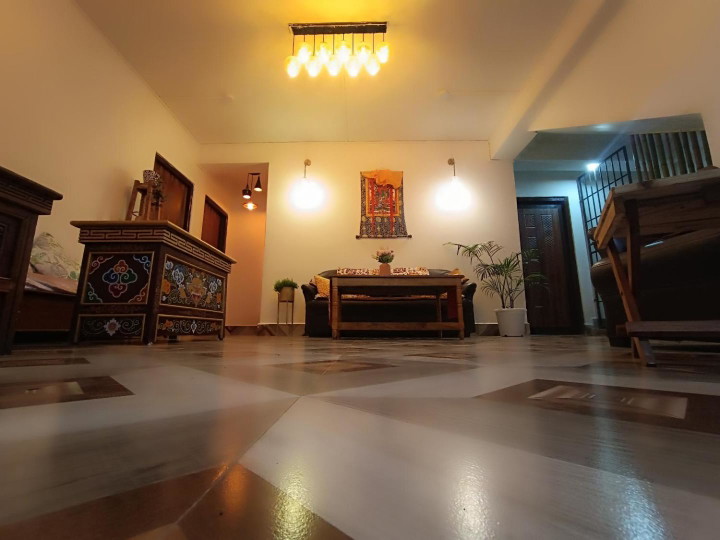 Denzong Homestay Lhadinkyu - China