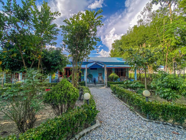 Hotel Tiger's Den - Peace Homestay -"An Authentic Exciting Adventurous Park Safari Arranger" - Nepal