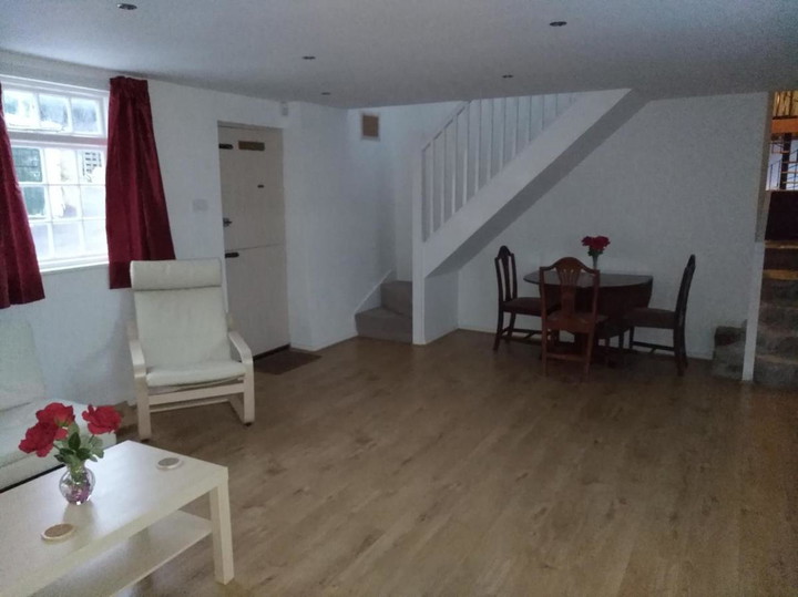 Annexe In Rural Idyll Close To Historical Site - Newport