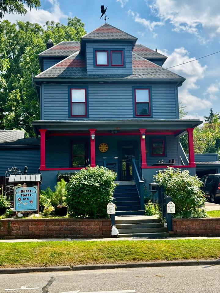Whole House Burnt Toast Inn Rental - Ann Arbor, MI