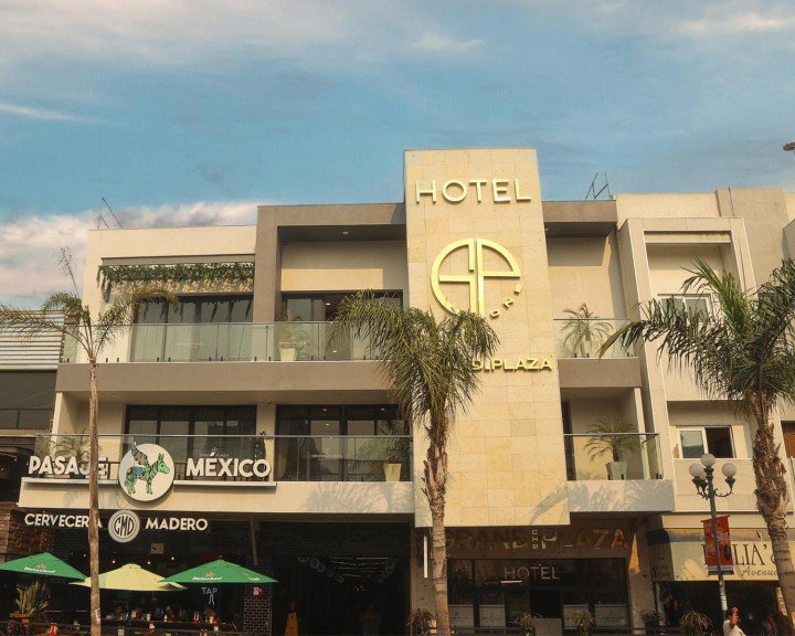 Hotel Grand One Plaza - San Diego, CA
