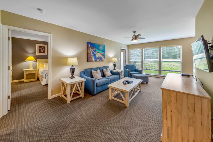 Golf Course Condo With Pools & Family Fun - New Bern, NC