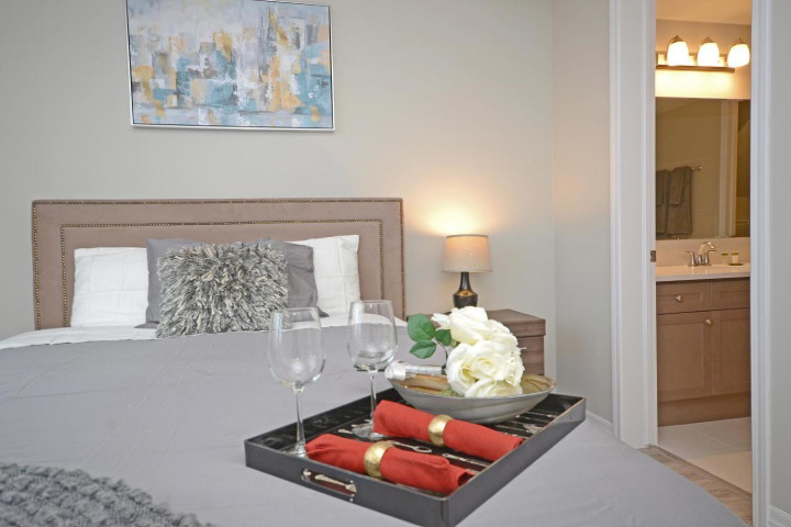 Royal Stays Townhome Collection - 3 Bedroom Townhome In Oakville - Oakville