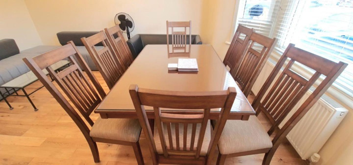London Luxury 3 Bedroom Flat, 2 Bathrooms, Living Room, Free Parking, 4 Mins To Station, Garden - Essex