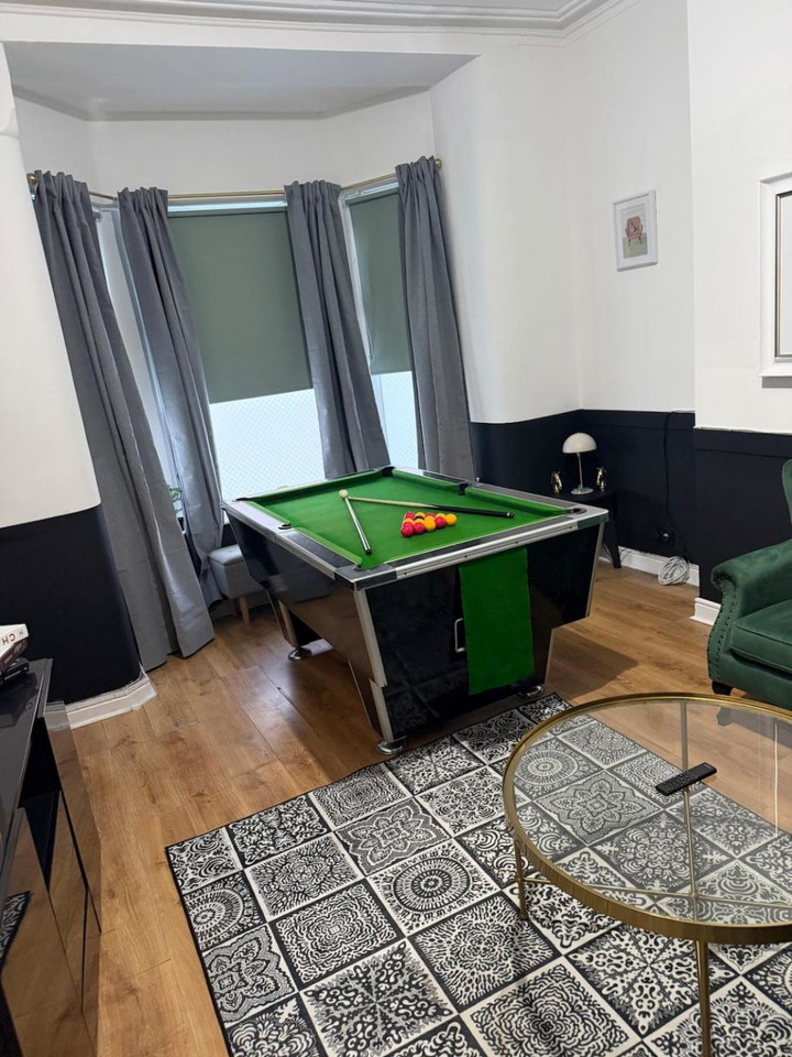4 Bed Cinema Room - Piccadilly Station - Manchester