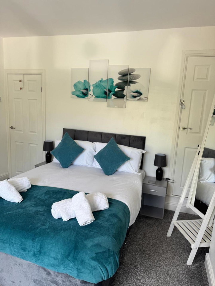 Modern 3-bedroom Home For Groups & Families, Patio, Fast Wi-fi & Free Parking - Loughborough