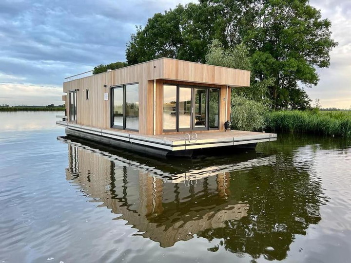 Houseboat "Surla Copes Club" With Free Tender Boat In Nature - Leiden