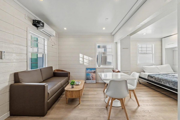 Surf Side Beach Bungalow With Direct Beach Access F - Venice Beach, CA
