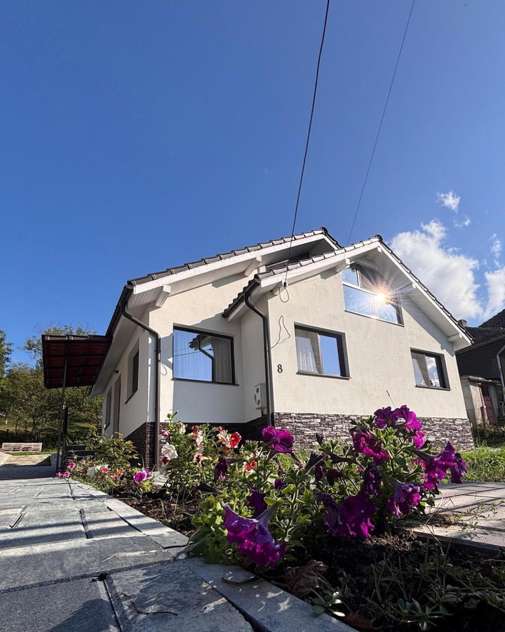 Charming Little House In Brad -