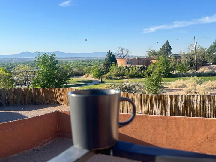 4br Retreat With Gated Parking Near Old Town - Albuquerque, NM
