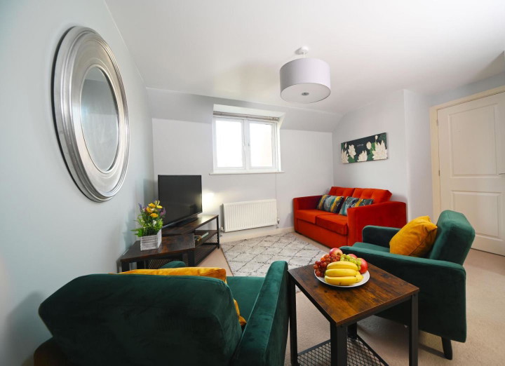 Detached 2 Bedroom Coach House With Private Garage Parking Swindon - Swindon