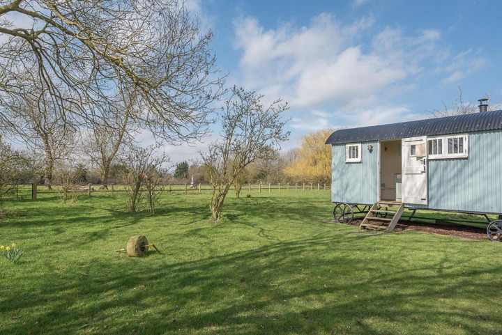 Sage Shepherds Hut Boundary Farm, Framlingham - Framlingham