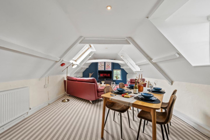 2-bedroom Cotswolds Chic, Cosy & Tranquil Retreat, Norcote Loft, Sleeps 3, With Private Parking Autumn Special Offer! - By Blue Puffin Stays - Bibury