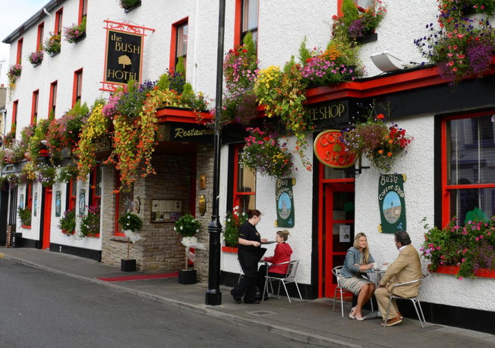 Bush Hotel - Leitrim Village