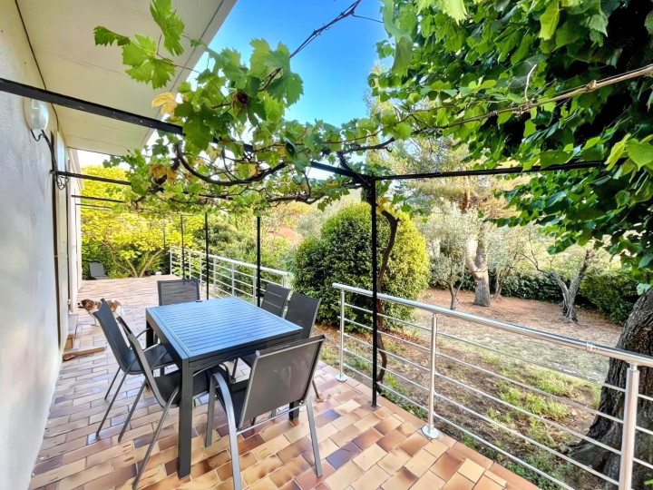 Appartement Spacieux Dans Maison Bourgeoise Avec Grande Terrasse Et Jardin Privatif Ombragé, à 10 Min à Pied Du Centre-ville - Nyons