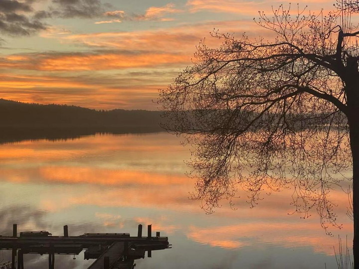 Stunning Oceanfront Home 4br3b Sunrise Beachcombing Near Bamberton Park - Vancouver Island