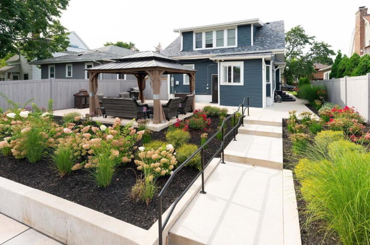 Rockford Il 2bd Upper Queen Bed, Patio & Fast Wifi - Rockford, IL