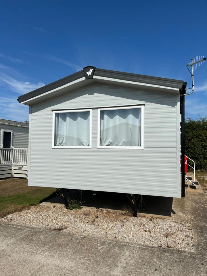 Blosseys Beach House - Havant