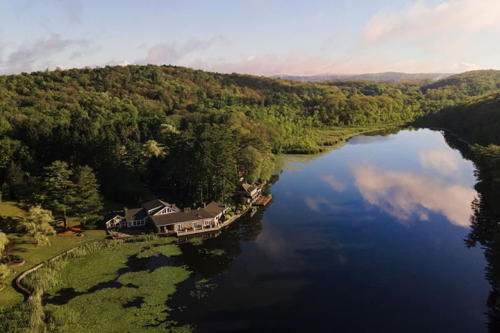 Private 37 Acre Lake Estate On 164 Acres - 11 Br - Poughkeepsie, NY