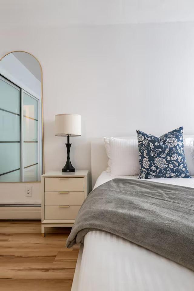 Peaceful Dt Condo | Saddledome | Heatedparking - Calgary