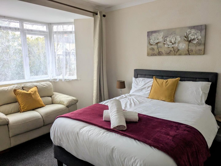 Perfect Contractor 4 Bed Parking - Wolverhampton