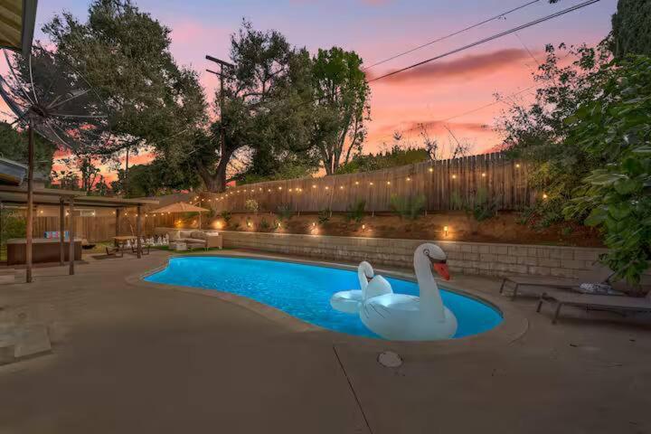 4 Bd Riverside Pool Home, Hot Tub, Mini Golf, Bbq, Games, Fire Pit, Arcades - Fontana, CA