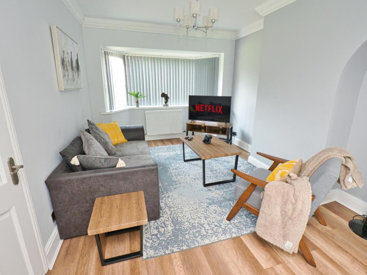 Cosy 3 Bed With Parking- Family And Contractors - Birmingham